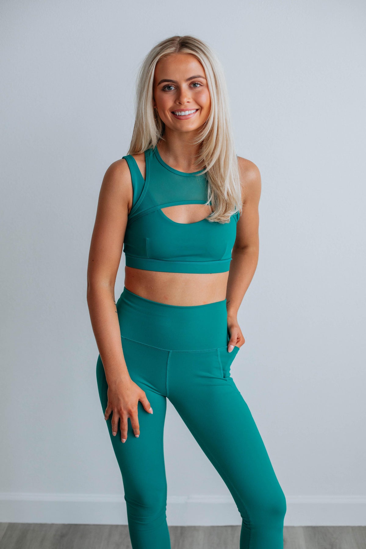 Zalen Sports Bra - Teal – Wild Oak Boutique