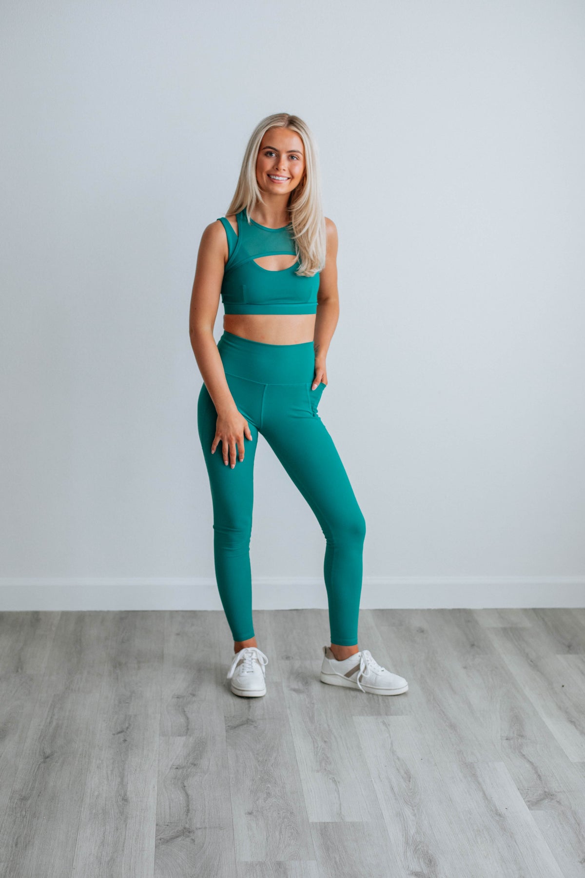 Zalen Sports Bra - Teal – Wild Oak Boutique